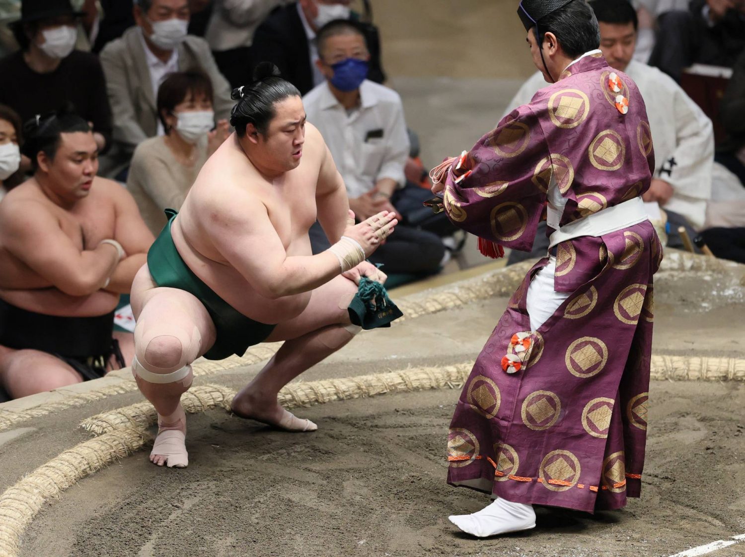 Takanosho Moves into Sole Lead with Four Days to Go in Summer Basho ...