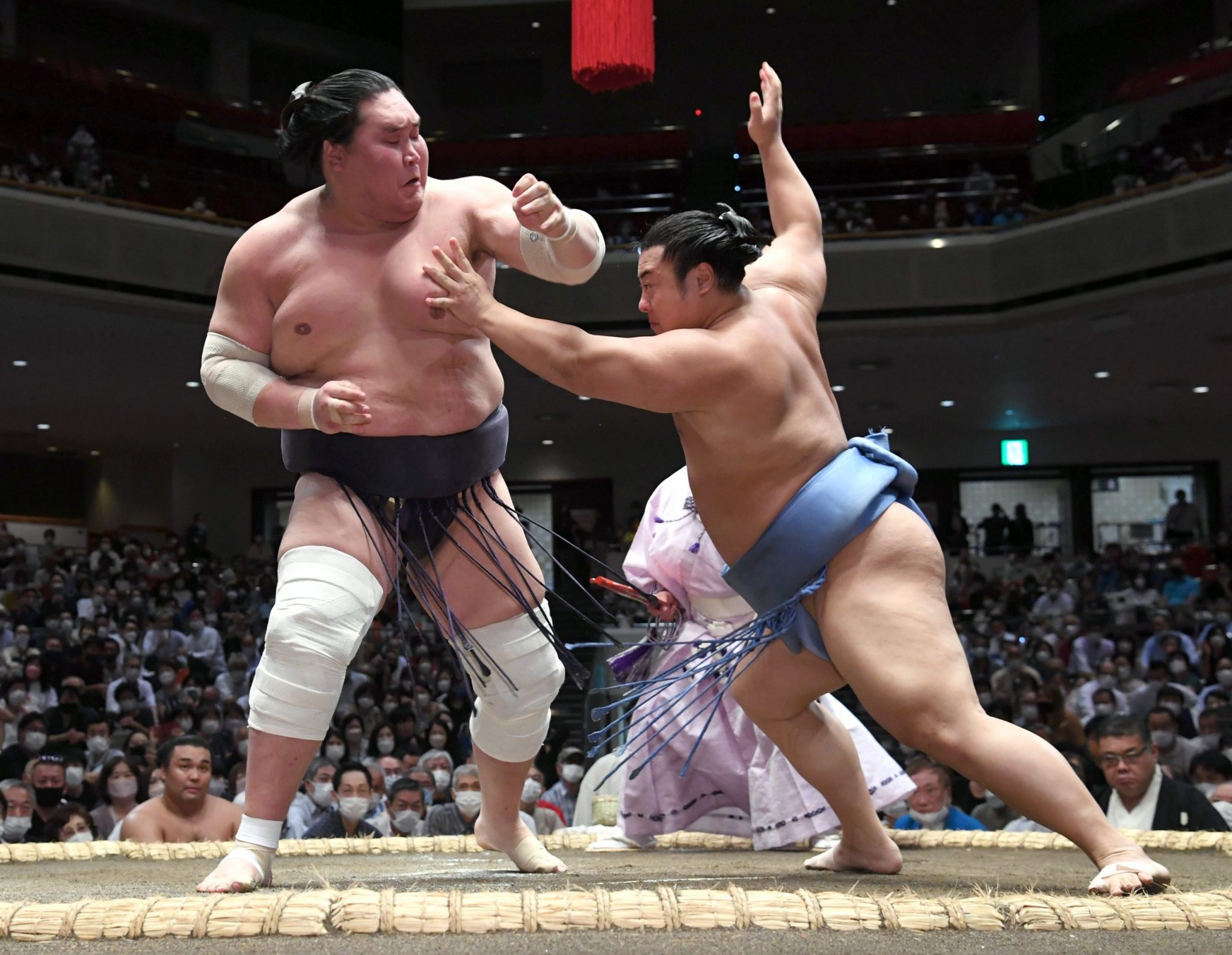Top Maegashira Tobizaru Upsets Grand Champion Terunofuji on Day 2 of ...
