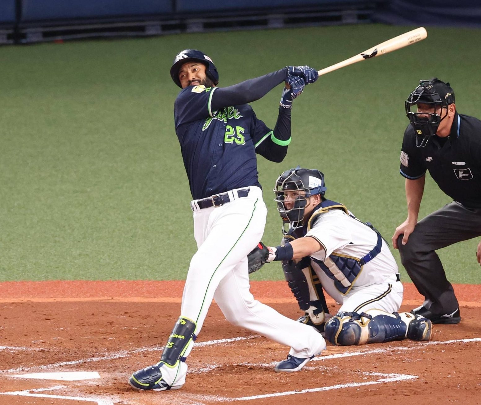 Masataka Yoshida the Hero as Orix Rallies in Ninth for Game 5 Win over Yakult | SportsLook