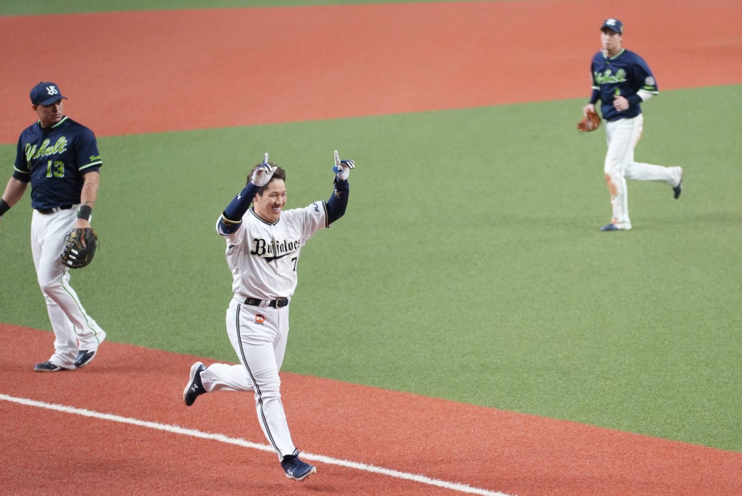 Masataka Yoshida the Hero as Orix Rallies in Ninth for Game 5 Win over Yakult | SportsLook