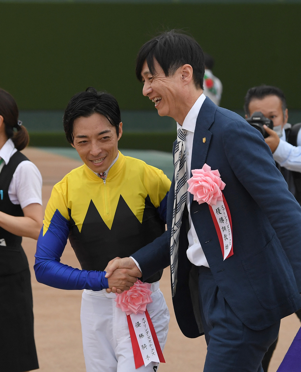 Mama Cocha Triumphs by a Nose in the 57th Sprinters Stakes | SportsLook
