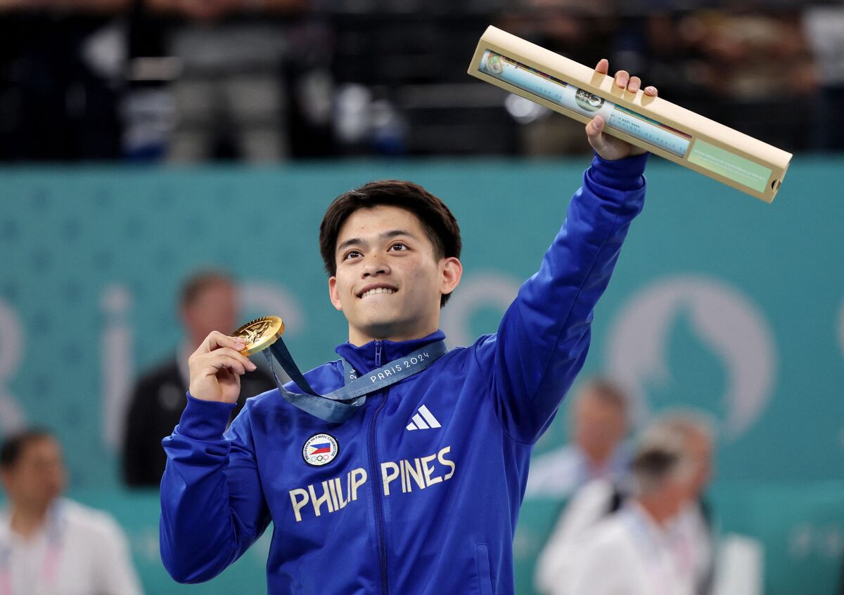 [ODDS and EVENS] Gymnast Carlos Yulo Honored by Japan's Embassy in ...