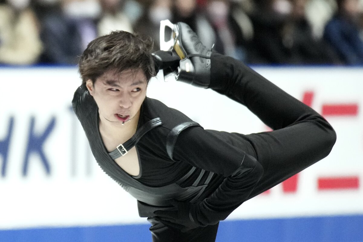 Stars Yuma Kagiyama and Kaori Sakamoto Lead After the NHK Trophy Short ...