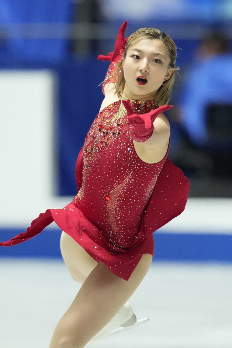 Stars Yuma Kagiyama and Kaori Sakamoto Lead After the NHK Trophy Short ...