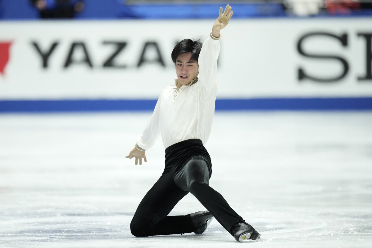 Stars Yuma Kagiyama and Kaori Sakamoto Lead After the NHK Trophy Short ...