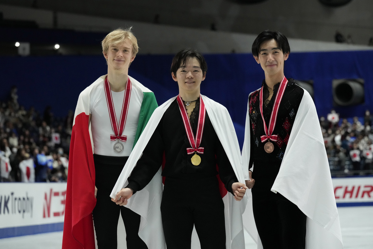 Yuma Kagiyama and Kaori Sakamoto Capture Titles at the NHK Trophy ...