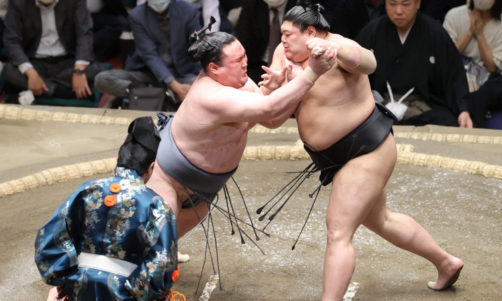 Abi Defeats Frontrunner Kinbozan as New Year Basho Remains Up for Grabs ...
