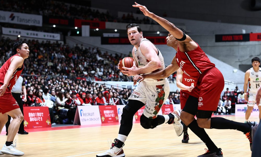 Rui Hachimura Makes a Solid Impact in His Lakers Debut | SportsLook