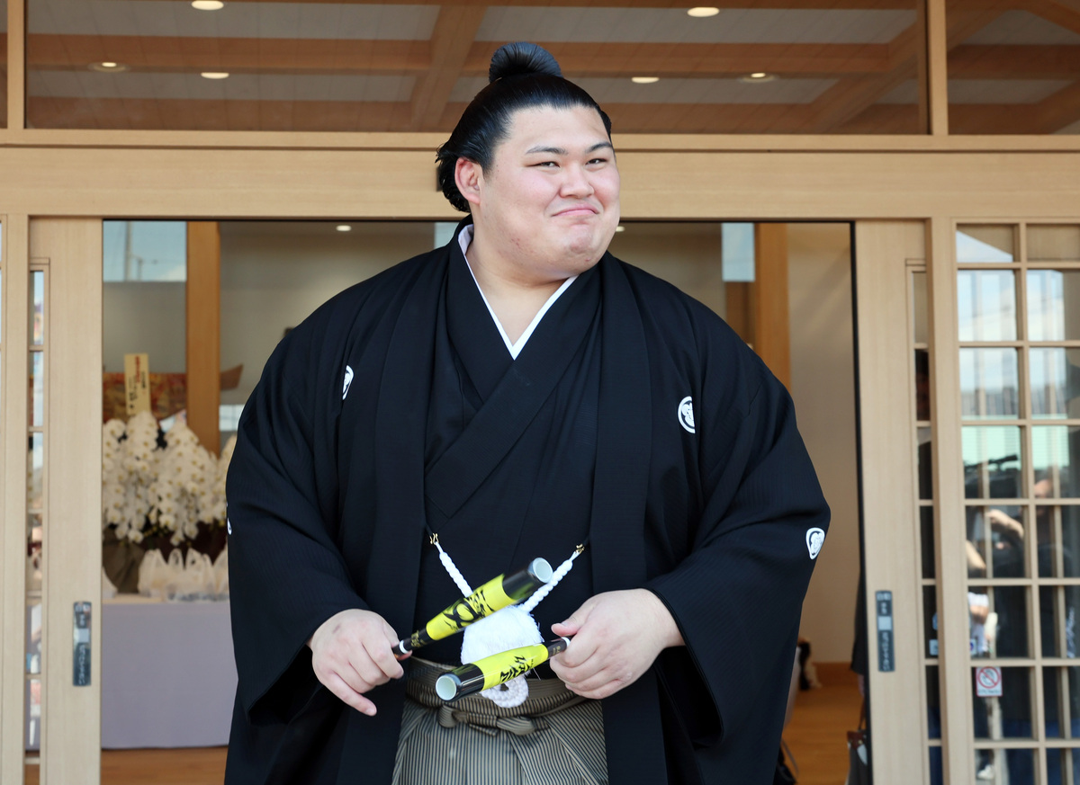 Sumo Star Onosato Becomes the 75th Yokozuna | SportsLook